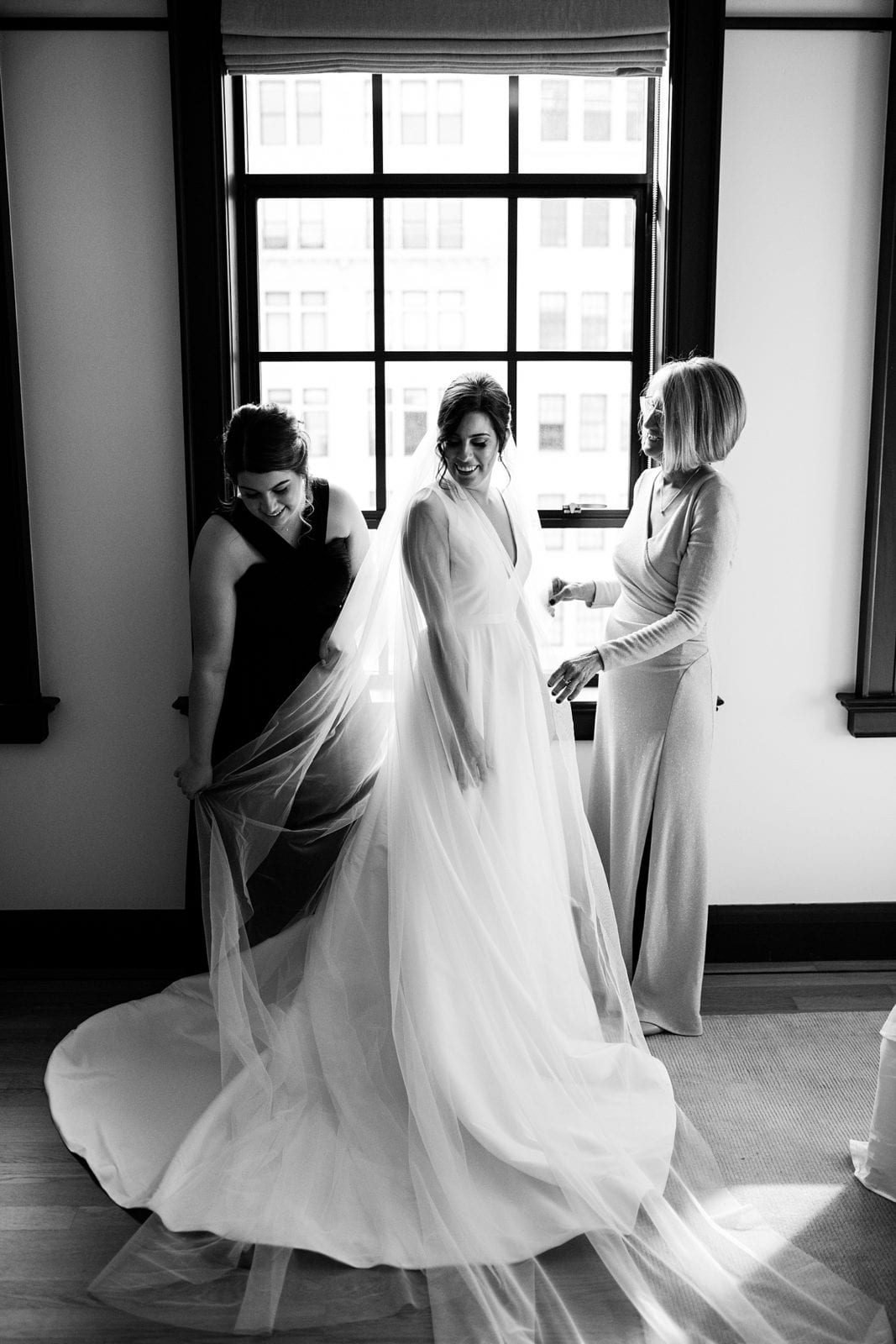 Lena & Tyler | Detroit Wedding at the Belle Isle Casino | Niki Marie ...